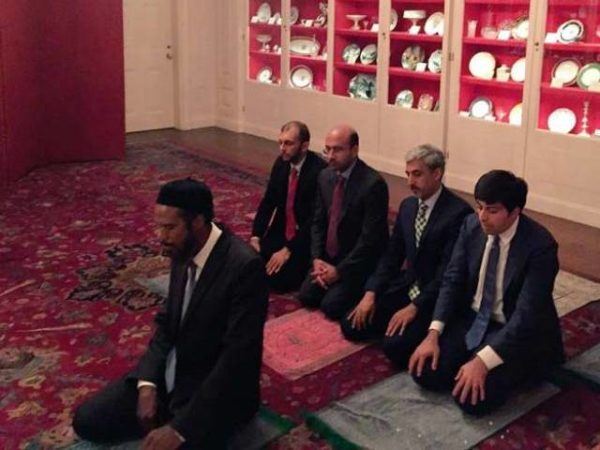 Prayer To God Brought Back To White House - Signs Of The Last Days