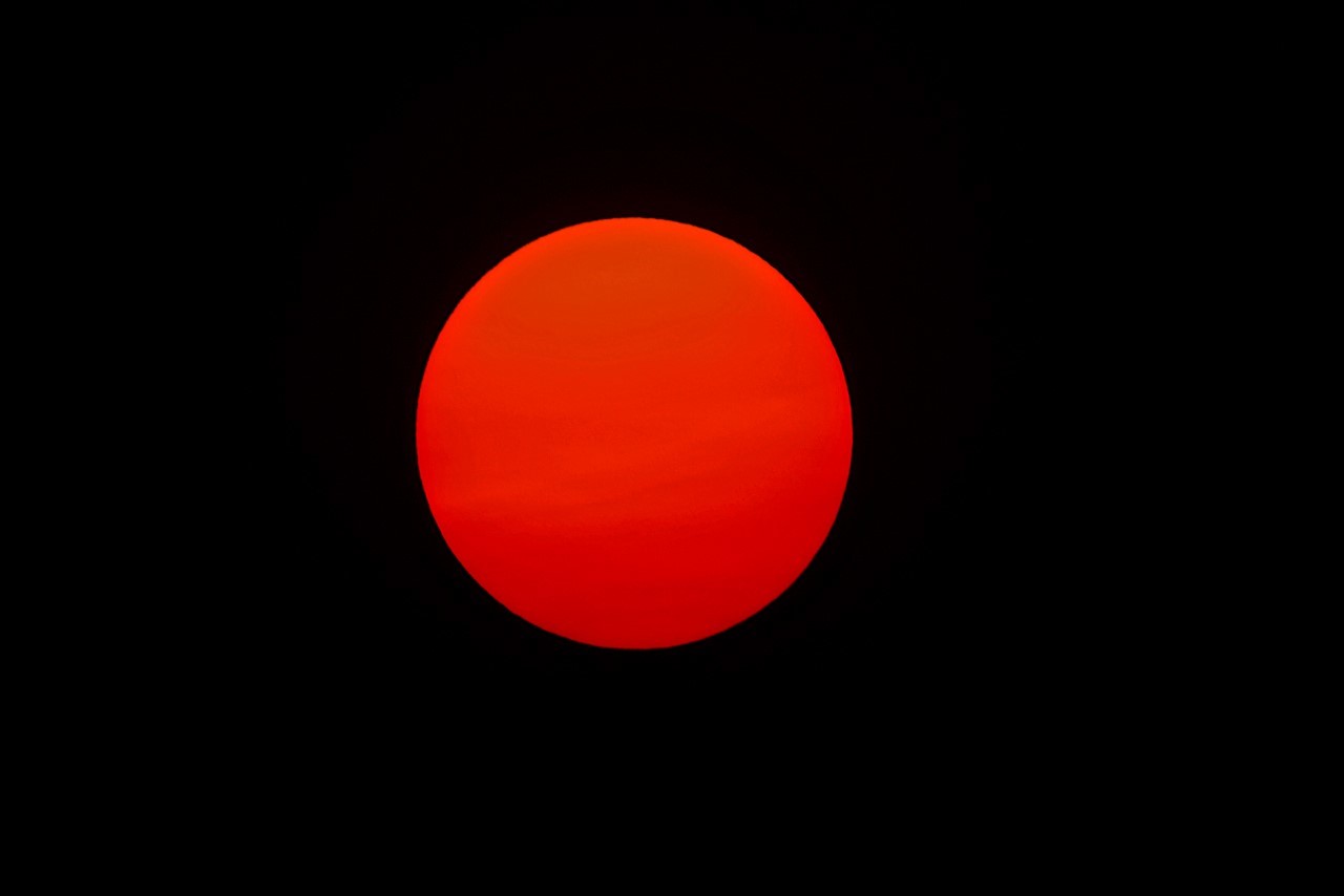 Sun And Moon Turned Blood Red Over U.S. - Signs Of The Last Days